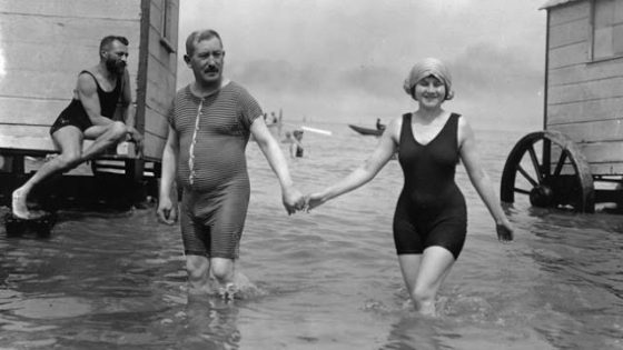 Going Swimming On Wheels: 50+ Historic Photos Of Bathing Machines From ...