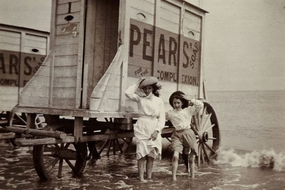 Going Swimming On Wheels: 50+ Historic Photos Of Bathing Machines From ...