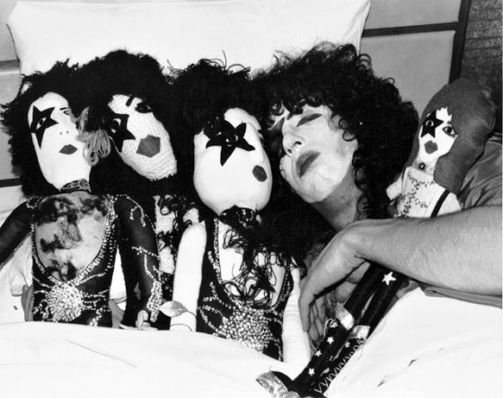 50+ Iconic Photographs Of Rock Stars Of 70s Taken By Bob Gruen