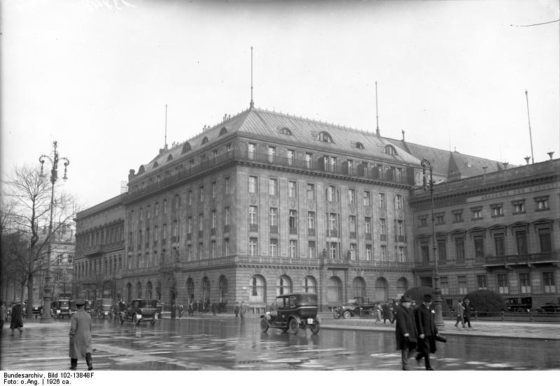 1920s Berlin: 50+ Historical Photos Showing Everyday Life In Berlin ...