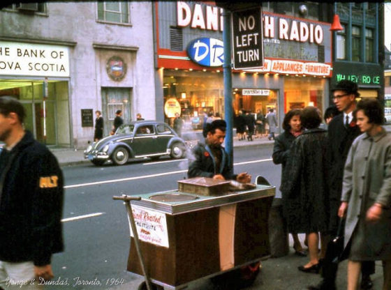 Stunning Photos of Toronto Streets in the 1960s