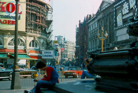 Street Life of London in the 1970s Through These Fabulous Color Photos