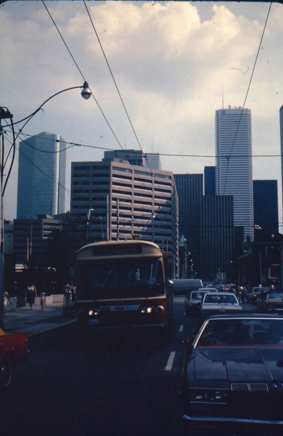 50+ Fascinating Color Photos Show Transportation Of Toronto In The 1980s