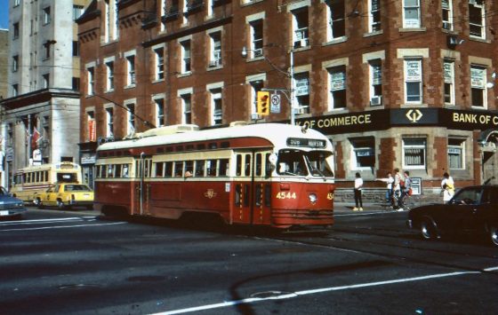50+ Fascinating Color Photos Show Transportation Of Toronto In The 1980s