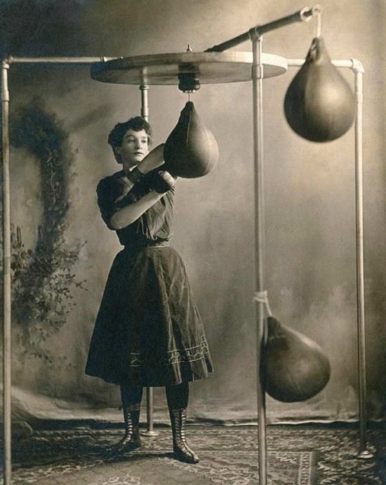 Victorian Era’s Female Boxers: Photos Show Female Prize Fighter In Action