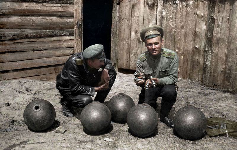 Russia In World War I: Stunning Colorized Photos Show Russian Fighters ...