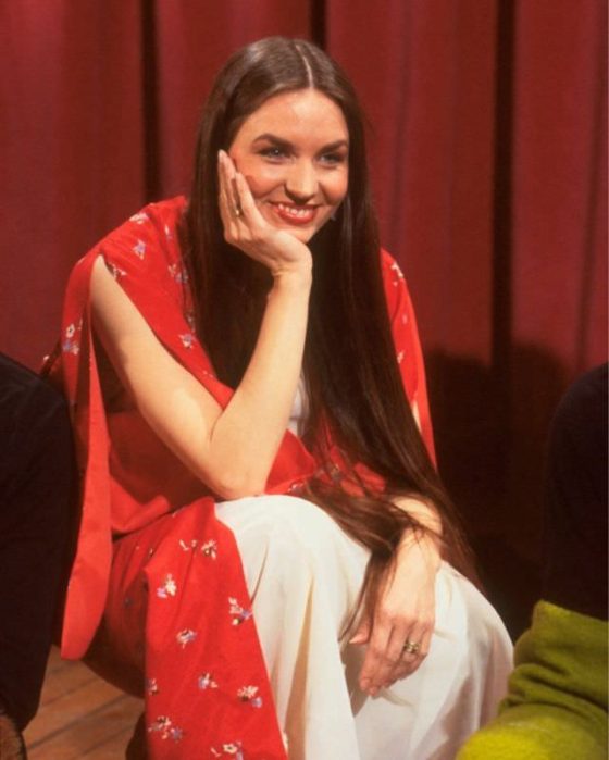Fabulous Photos Of Crystal Gayle That Show Her Long Hair From 1970s and ...