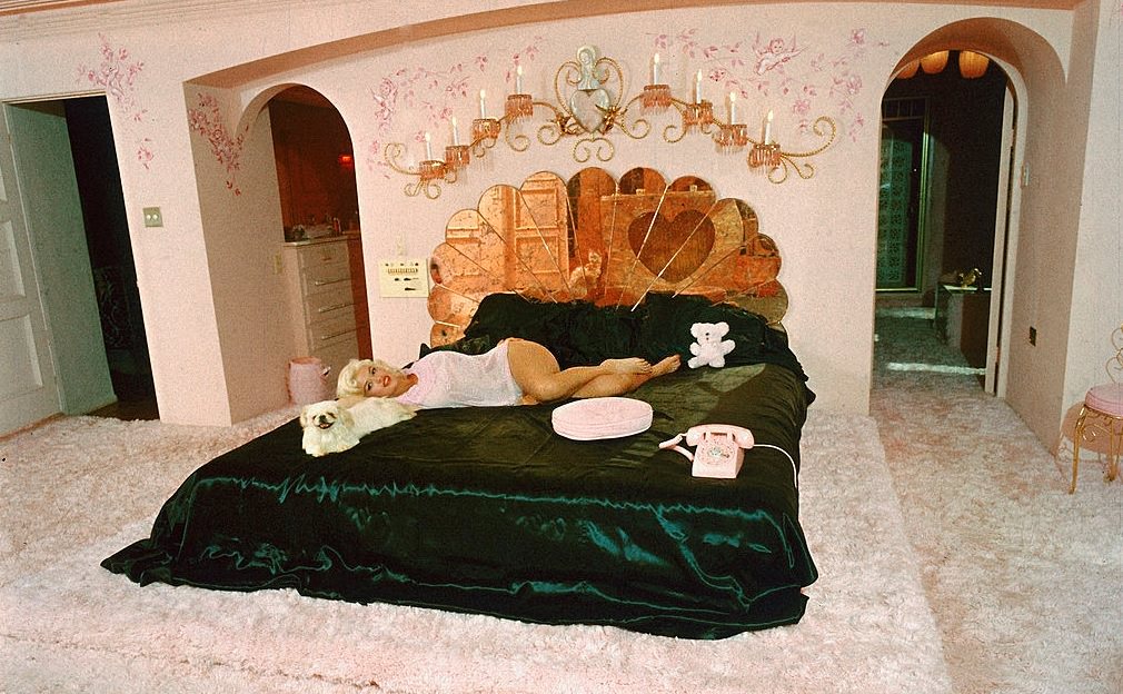 Jayne Mansfield's Pink Palace: Story, Features, And Inside Of the ...