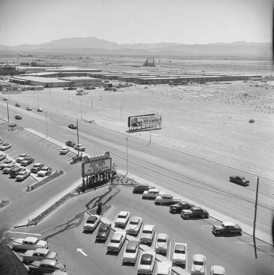 1950s Las Vegas: Stunning Photos Capturing Street Scenes And Vivid Life