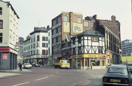 1970s Manchester: Fascinating Pictures That Give A Complete Snapshot of ...