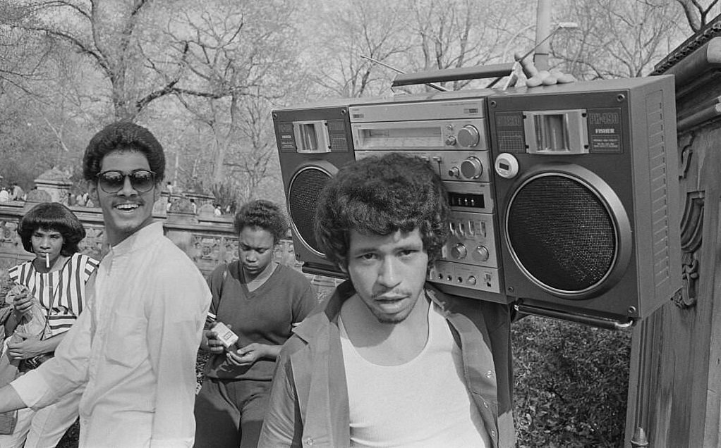 80s Boomboxes: Nostalgic Vintage Photos Show The Heyday Of Boombox From ...