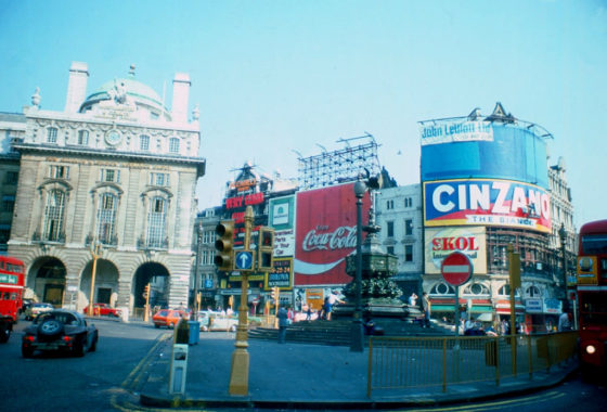 London In 1976: Fascinating Vintage Photos Capturing Street Scenes And Life