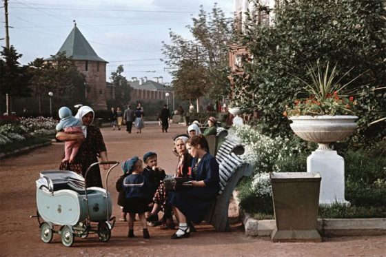 Spectacular Photos Show Life in Soviet Union From The 1950s in Vibrant ...