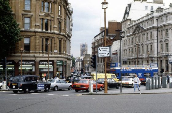 Vintage Photos Show The Street Life Of London From The 1980s