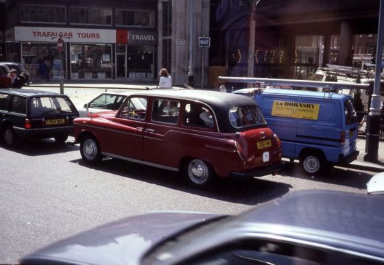 Vintage Photos Show The Street Life Of London From The 1980s
