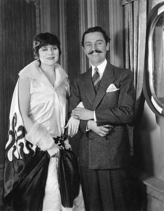 Theda Bara: The First Sex Symbol of the Film Era, Who Lured Men to ...