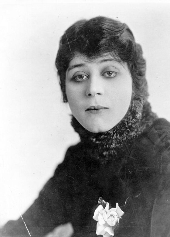 Theda Bara The First Sex Symbol Of The Film Era Who Lured Men To