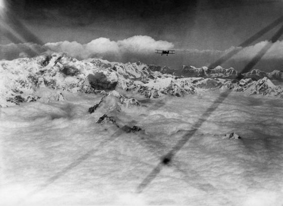 Flying over Mount Everest, 1933: Stunning Historical Photos of the ...