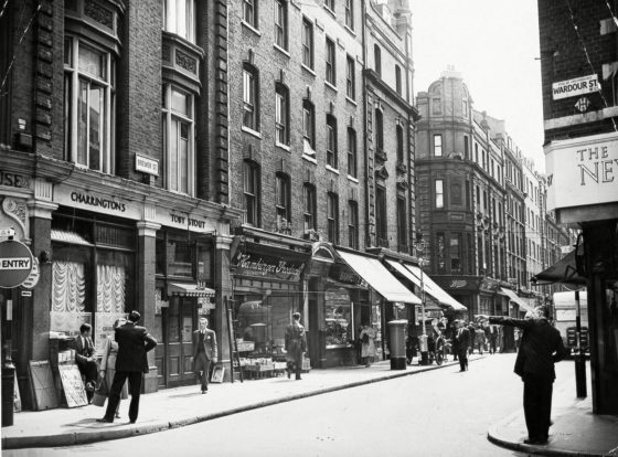 Fascinating Vintage Photos of Soho in the 1950s That Show Street Scenes ...