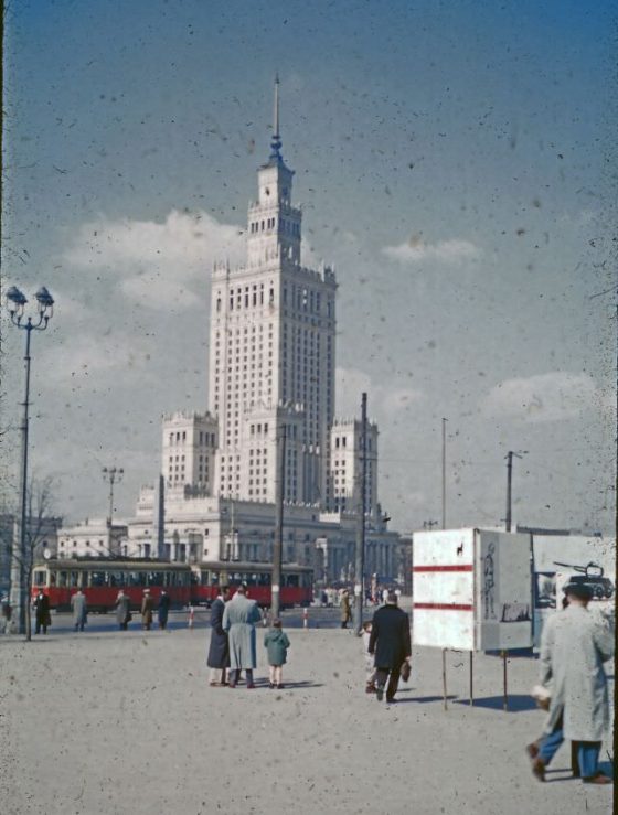 Post-War Warsaw: Fabulous Photos Show Warsaw After the Reconstruction ...