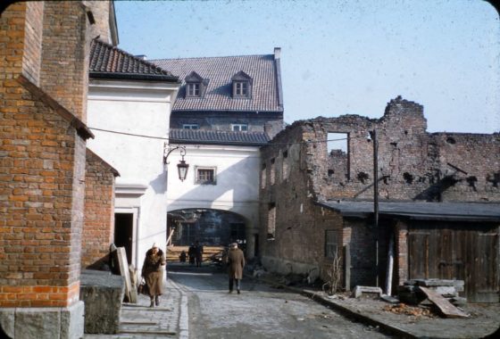 Post-War Warsaw: Fabulous Photos Show Warsaw After the Reconstruction ...