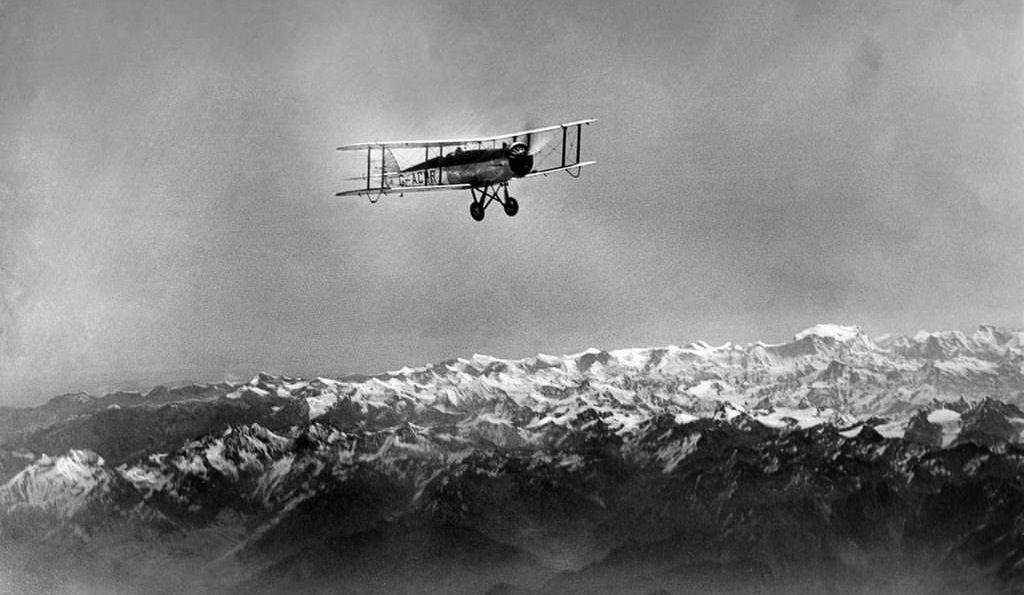 Flying over Mount Everest, 1933: Stunning Historical Photos of the ...