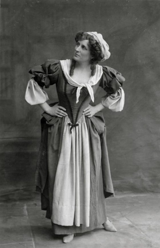 Beautiful Portraits of Victorian Actresses from the Late-19th Century