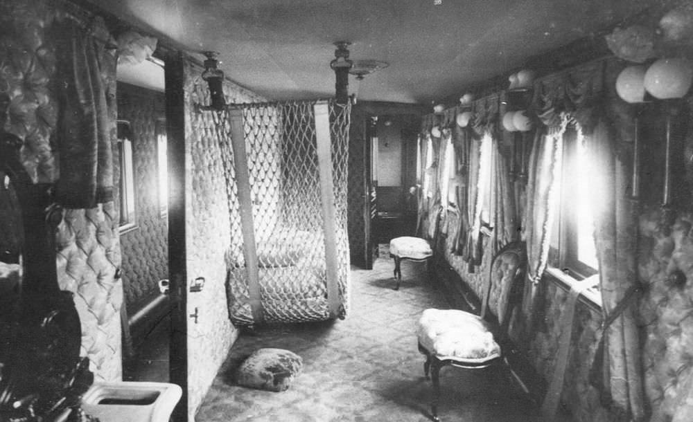 Romanovs' Imperial Train: Rare Photos Show the Inside of the Luxurious ...