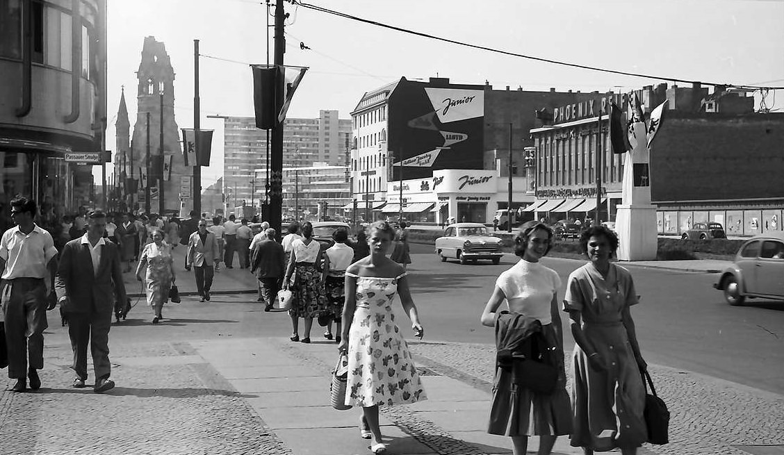 Stunning Vintage Photos of Berlin in the Summer of 1957