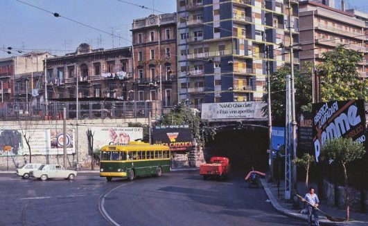 Fascinating Photos show the Streets of Bari, Italy, in the 1980s