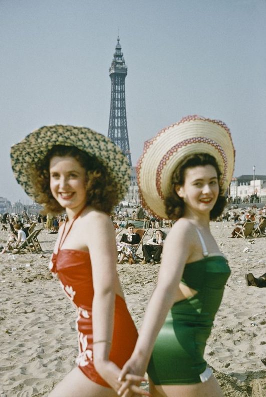 Blackpool Beach in the 1950s: Stunning Vintage Photos Show People ...