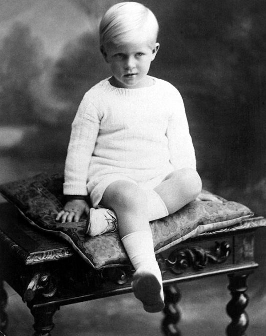 Young Prince Philip: Life story and Amazing Photos of Duke of Edinburgh ...