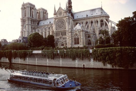Spectacular Photos Capturing Street Life of Paris in the 1980s
