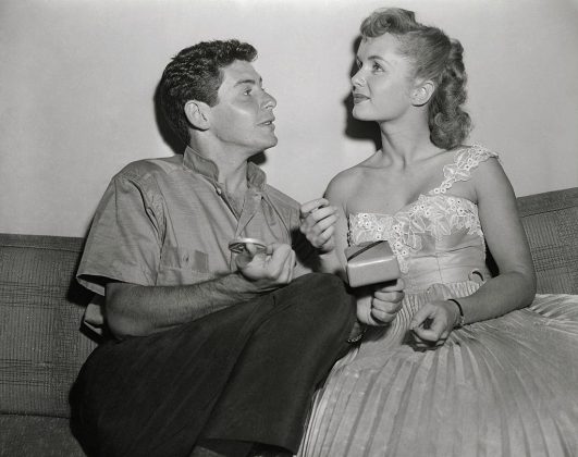 Debbie Reynolds: Life Story and Gorgeous Photos When she was Young