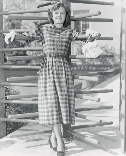 Debbie Reynolds: Life Story and Gorgeous Photos When she was Young