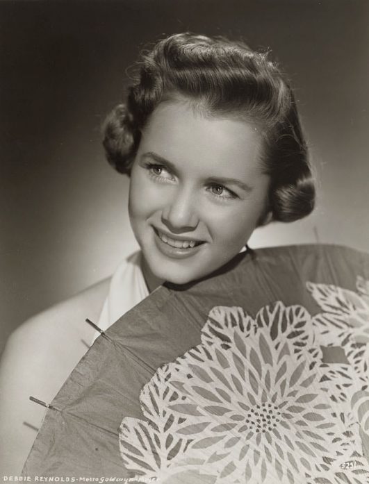 Debbie Reynolds: Life Story and Gorgeous Photos When she was Young