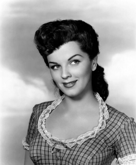Lisa Gaye: Life Story and Glamorous Photos from her Early Life and Career