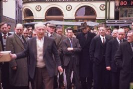 Fascinating Vintage Photos Capturing Street Life of London in 1961