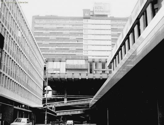 Manchester in 1985: Fascinating Vintage Photos Capturing Street Scenes ...