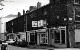 Manchester in 1985: Fascinating Vintage Photos Capturing Street Scenes ...