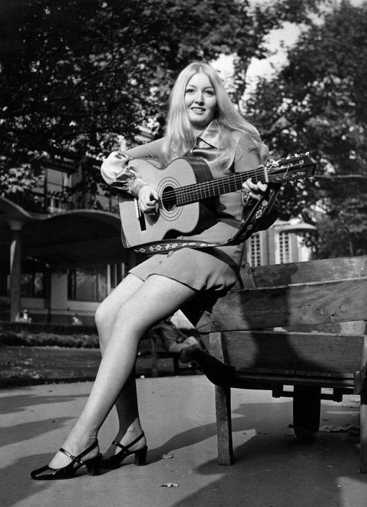 Mary Hopkin: Story and Beautiful Photos of Welsh Singer who sang ‘Those ...