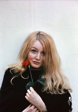 Mary Hopkin: Story and Beautiful Photos of Welsh Singer who sang ‘Those ...