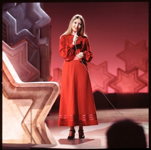 Mary Hopkin: Story and Beautiful Photos of Welsh Singer who sang ‘Those ...