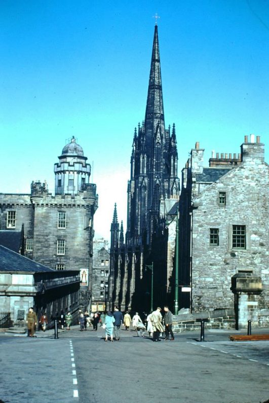 Stunning Vintage Photos Show Post-WWII Scotland in Vibrant Colors