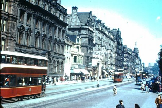 Stunning Vintage Photos Show Post-WWII Scotland in Vibrant Colors