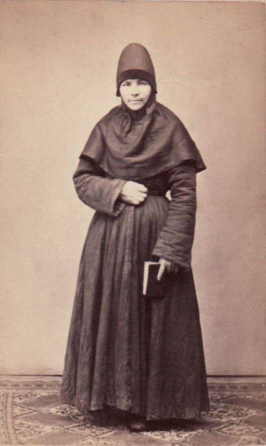 Historical Studio Portraits of Russian Working-Class People From the ...