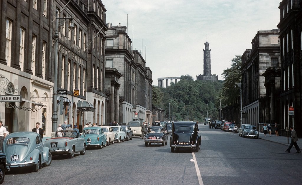 Fascinating Vintage Photos Show Edinburgh in the 1950s