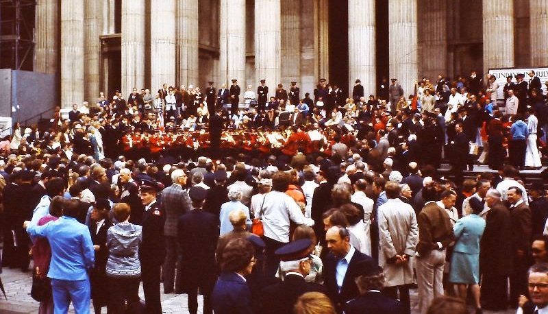 Interesting Photos Capturing Street life of London in 1978