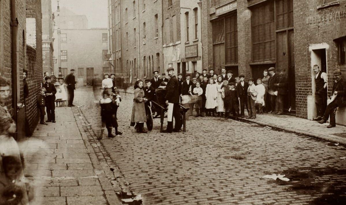 Jack London's Spectacular Photos Depict the Gritty Reality of London's ...
