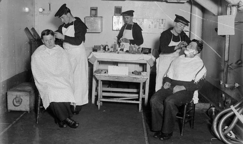 Historical Photos show Soldiers getting Haircuts during World War I